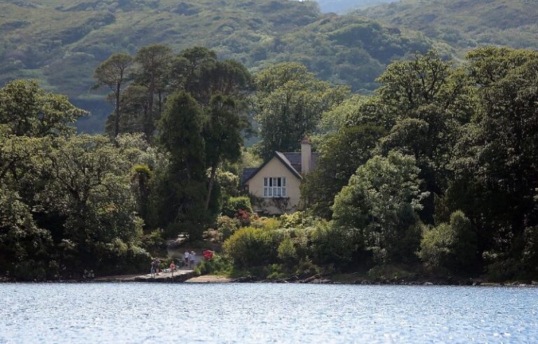 Dinis-Cottage-on-Muckross-Lake-Loop-Walk-Cycle-Killarney-National-Park ...